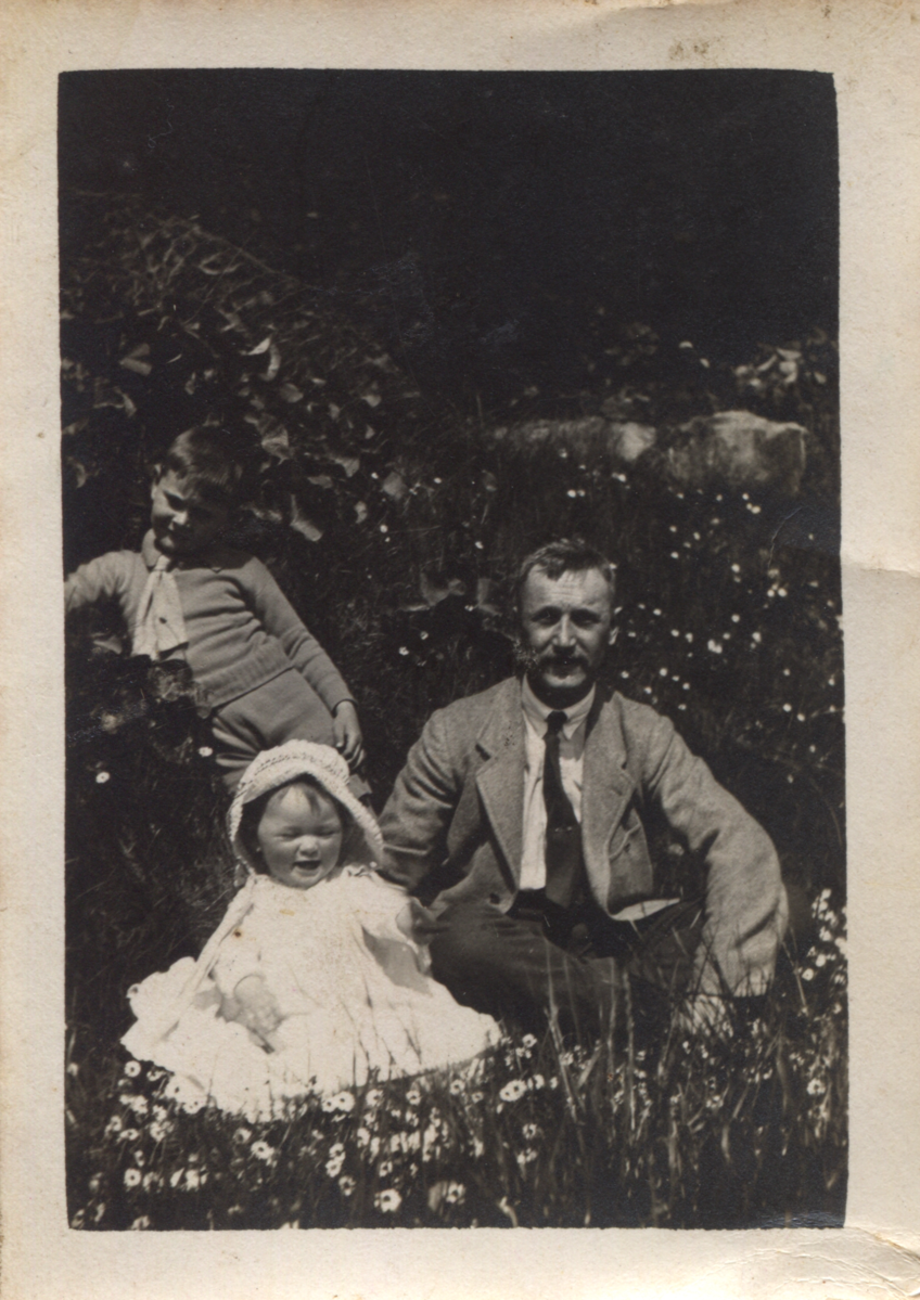 Geoffrey and Nyria with their father 1919 - ArchivesWiki