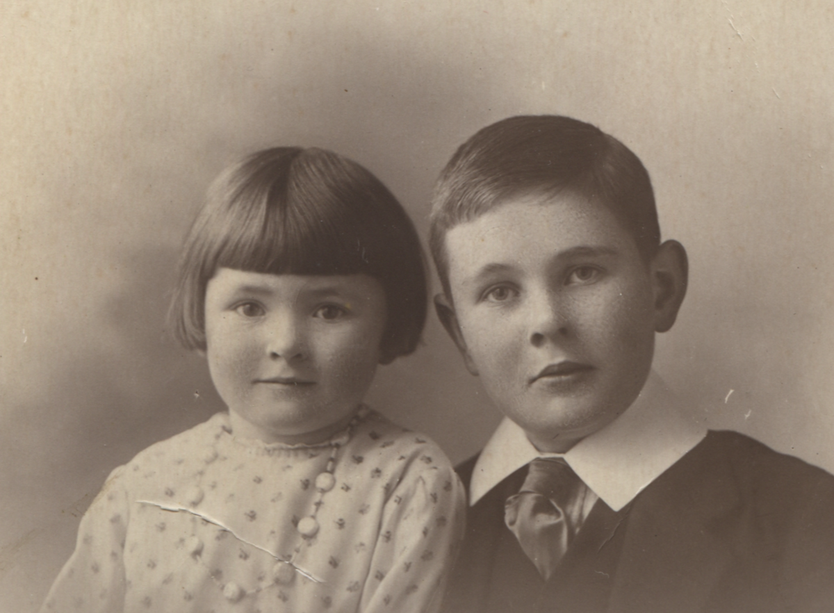 Nyria and Geoffrey c. 1922 - ArchivesWiki